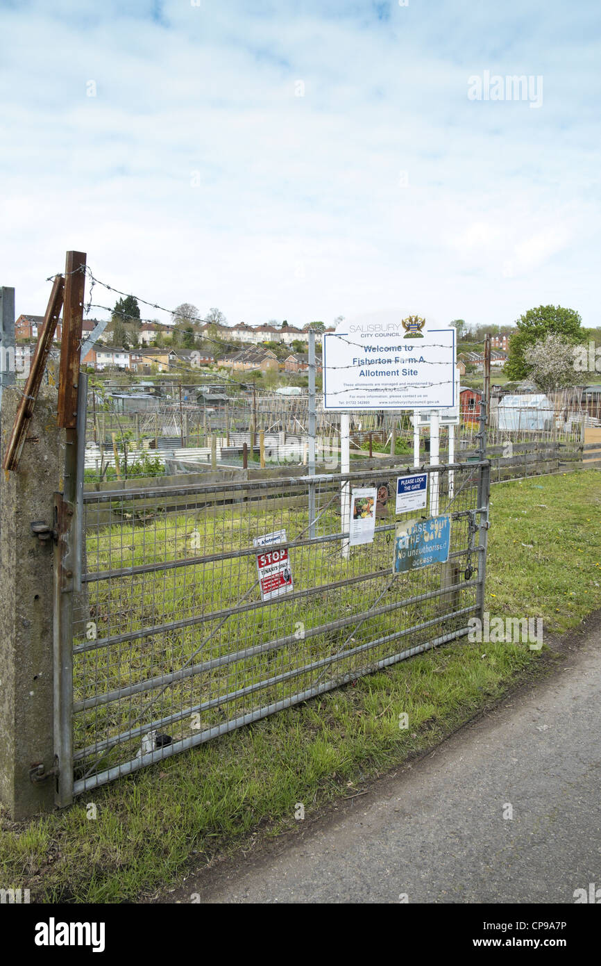 Barbed Wire Gate Stock Photos & Barbed Wire Gate Stock Images - Alamy
