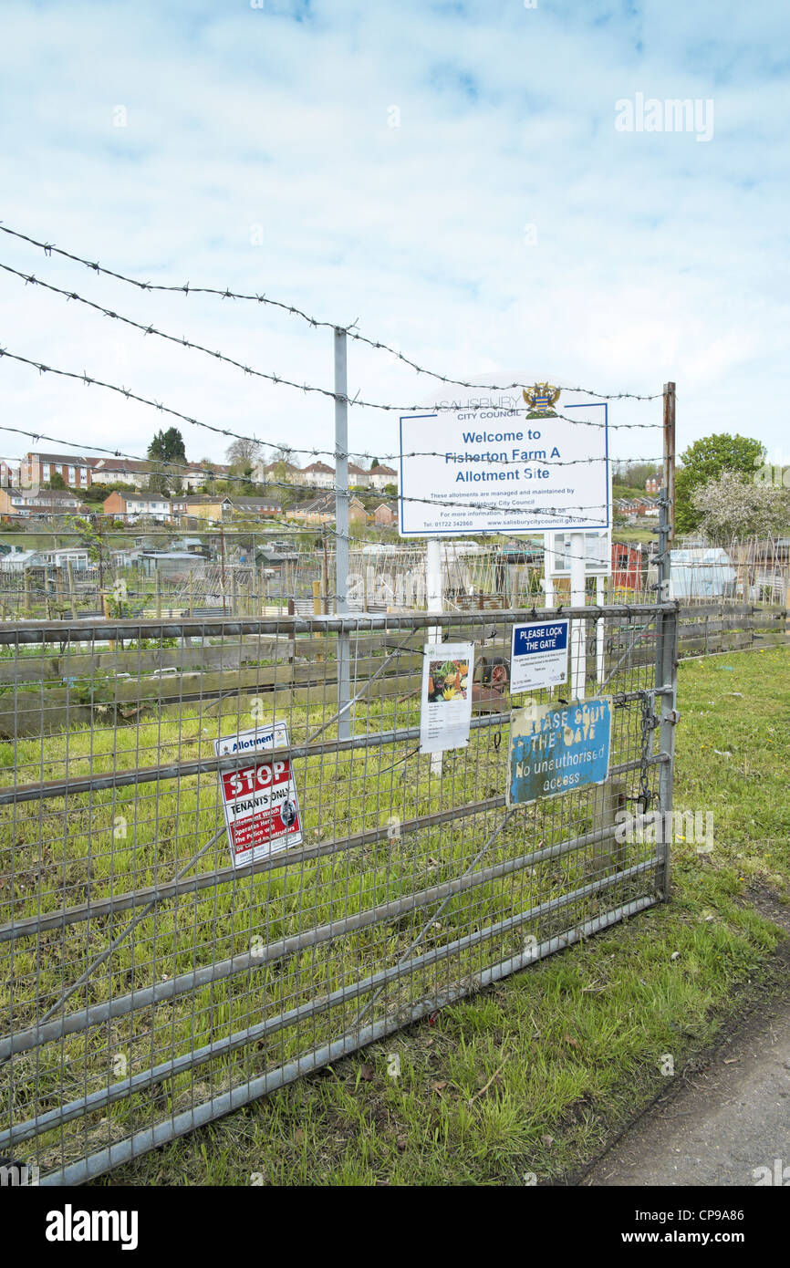 Barbed Wire Gate Stock Photos & Barbed Wire Gate Stock Images - Alamy