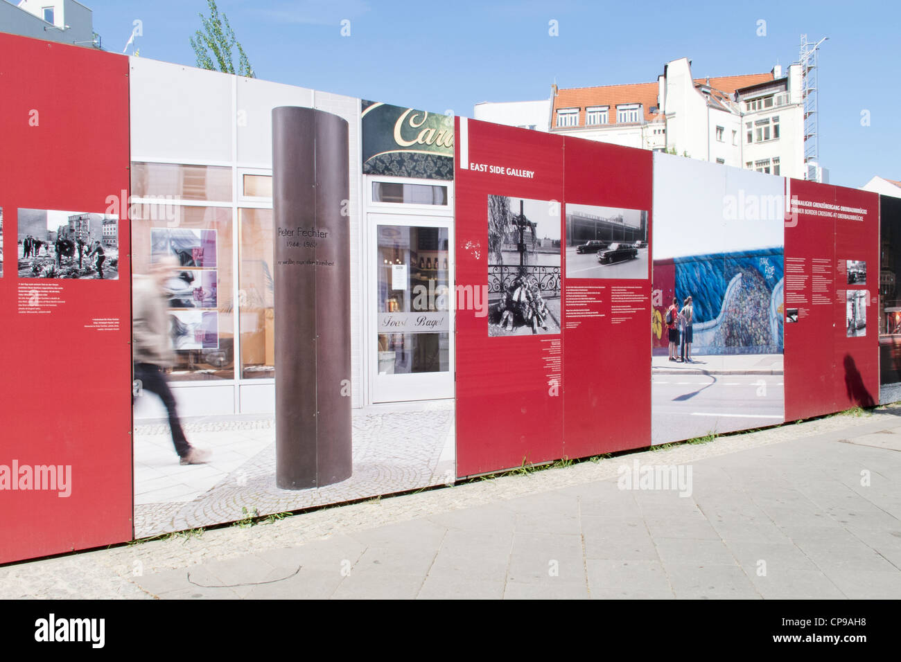 Checkpoint Charlie at Friedrichstrasse - Berlin Wall Stock Photo - Alamy