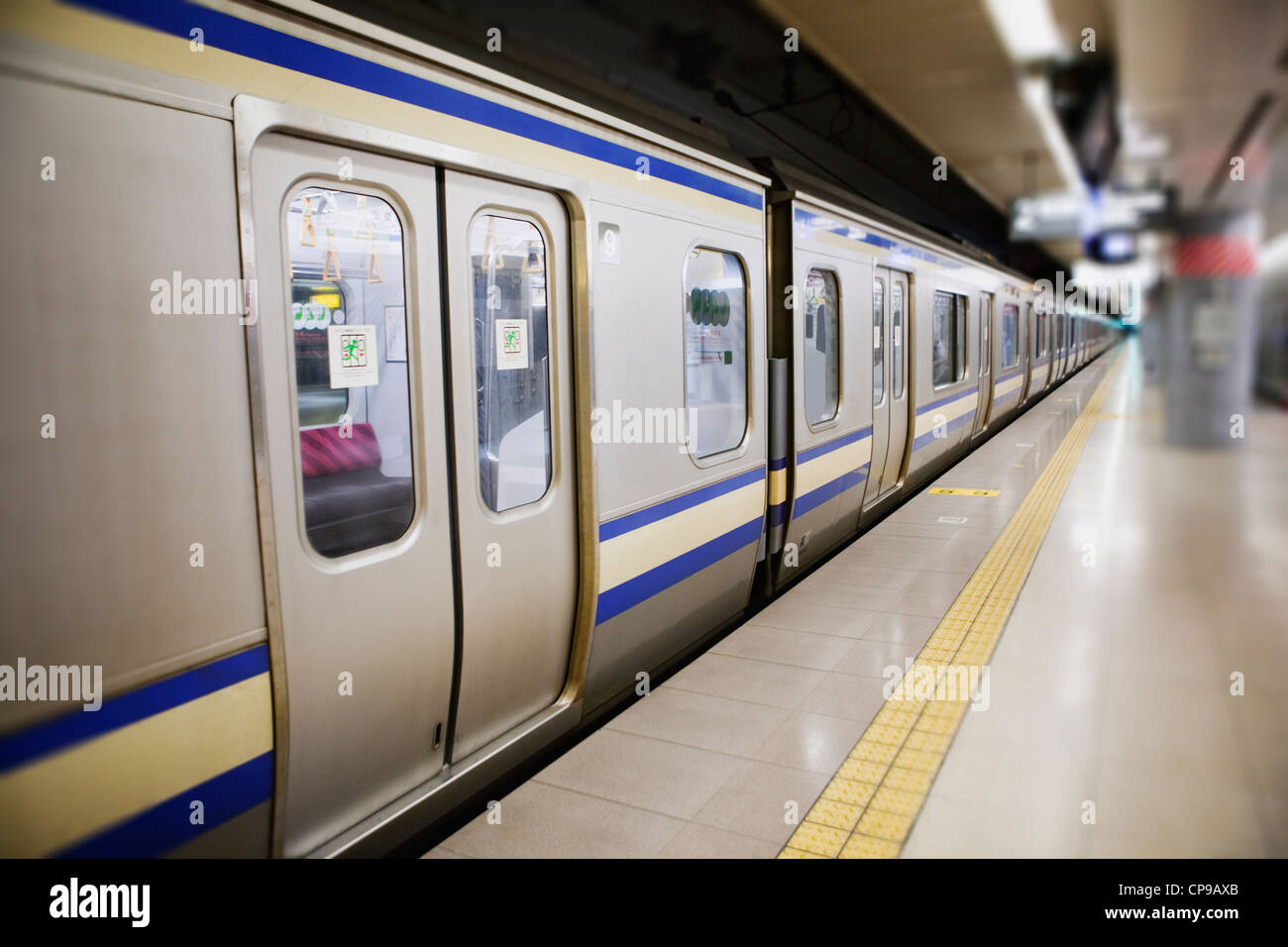 Subway train and platform, Tokyo, Japan Stock Photo - Alamy