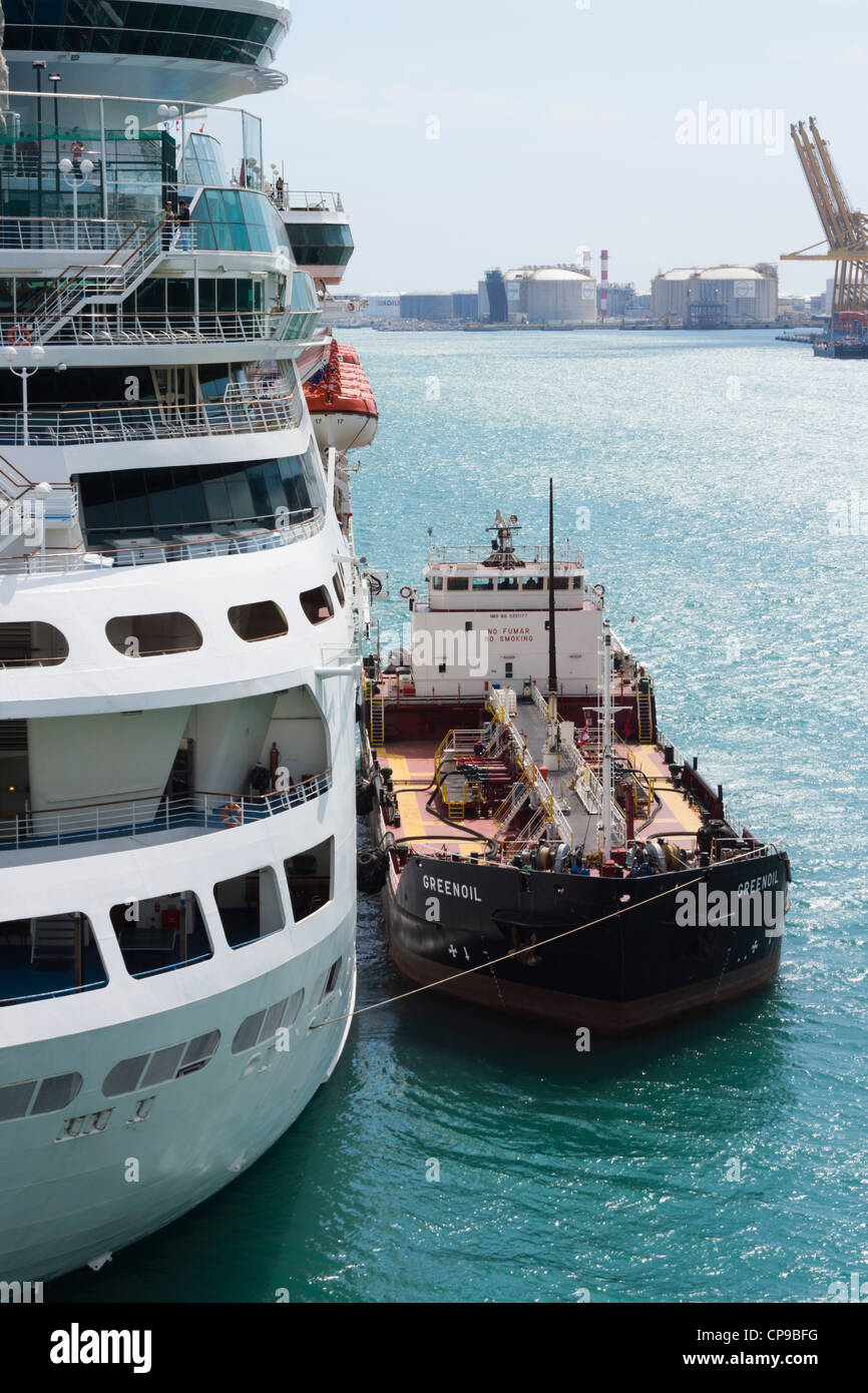 Refuelling ship hi-res stock photography and images - Alamy