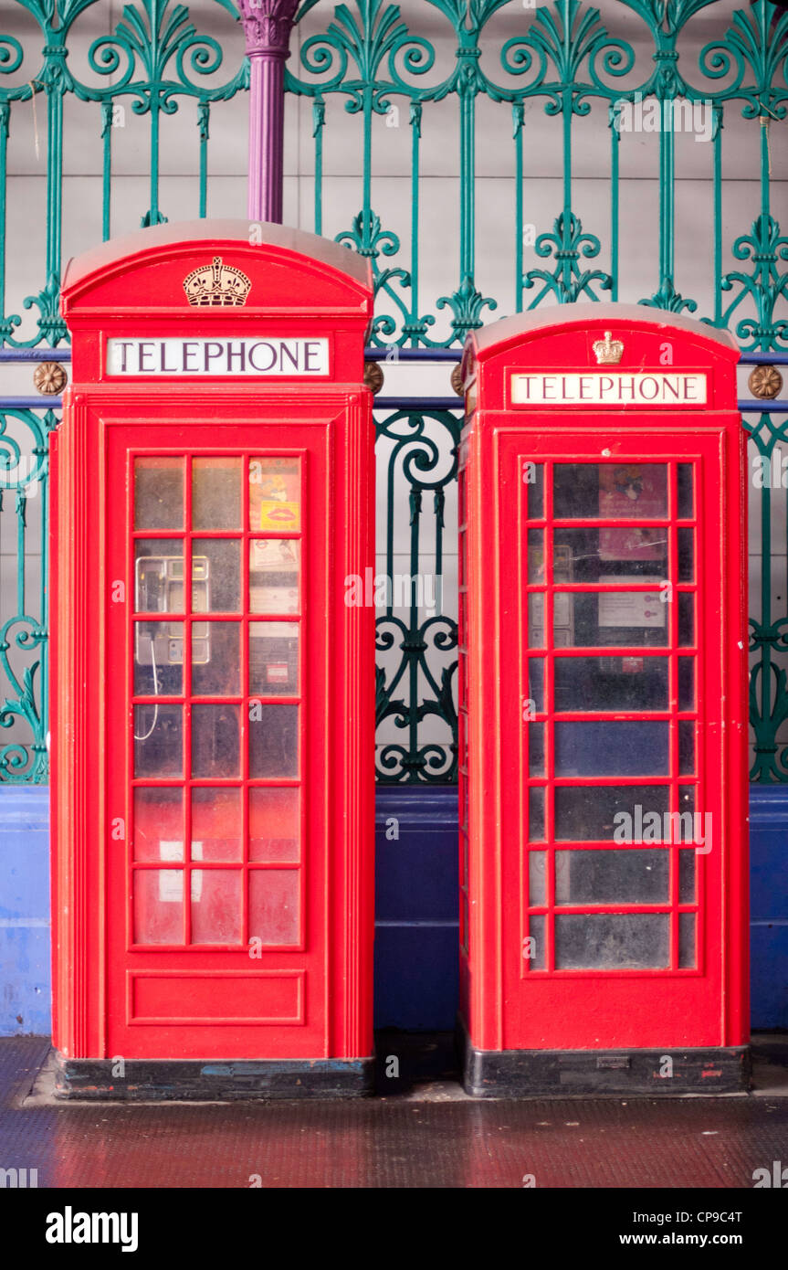 Pair of traditional British telephone boxes Stock Photo - Alamy
