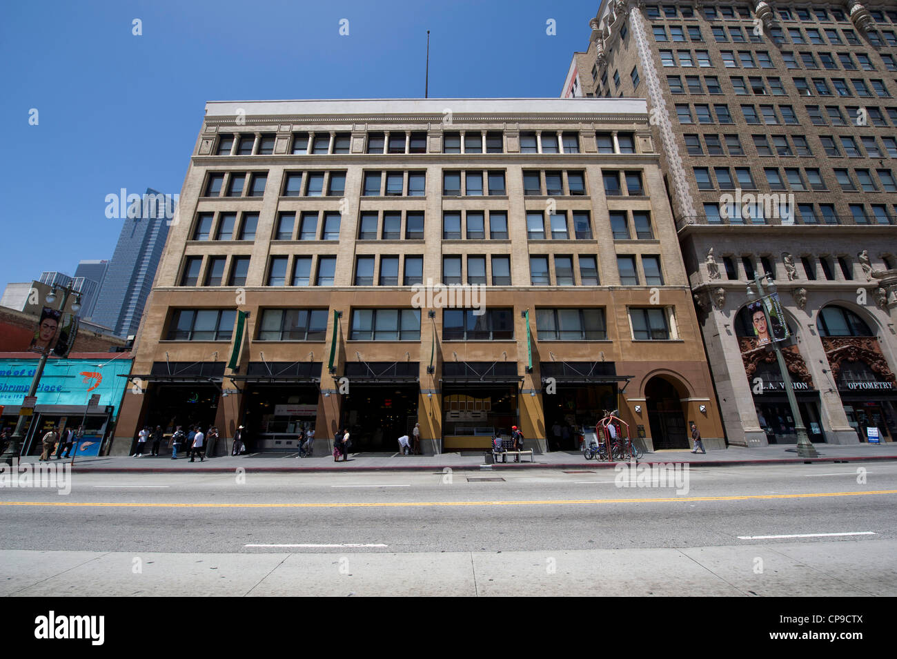 Homer Laughlin Building with the Grand Central Market in downtown Los ...