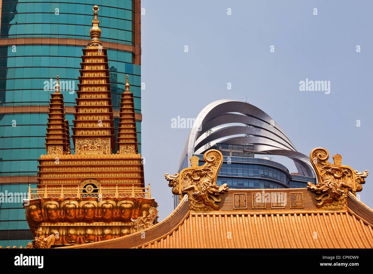 Golden dragons china hi-res stock photography and images - Alamy