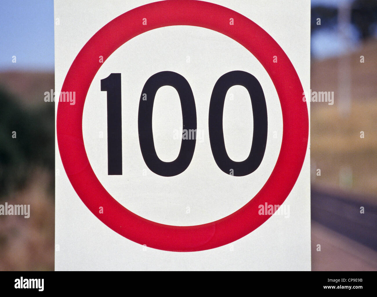 100km/hr speed limit sign Stock Photo - Alamy