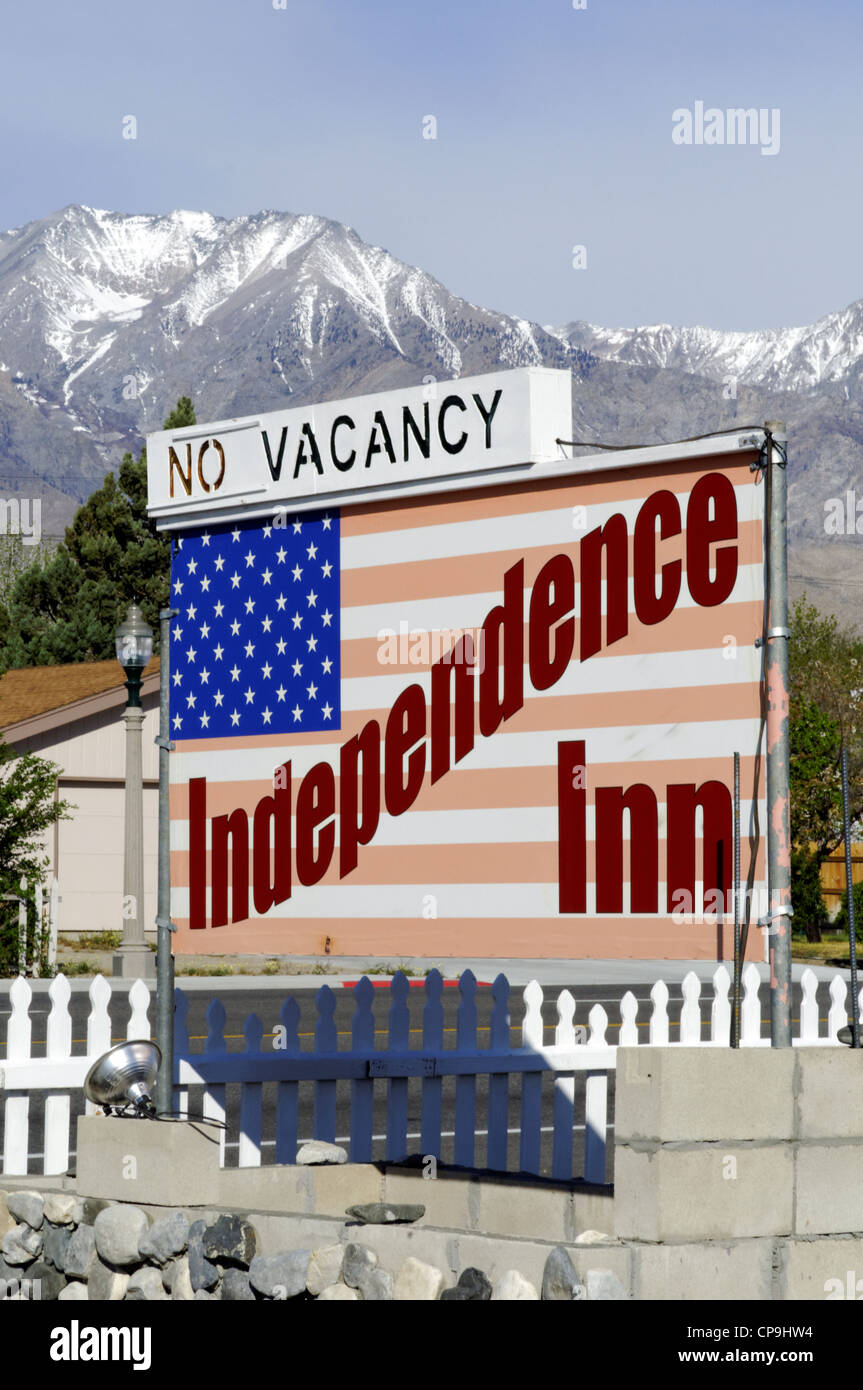 Independence Inn, with the Sierra Nevada Mountain Range, Independence ...
