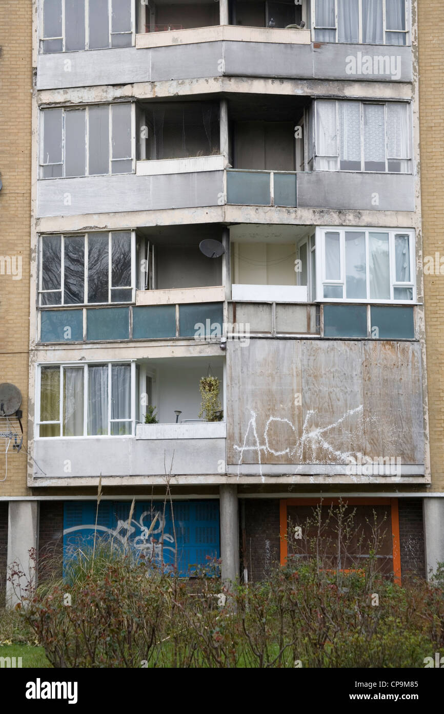 Derelict block of flats Stock Photo - Alamy