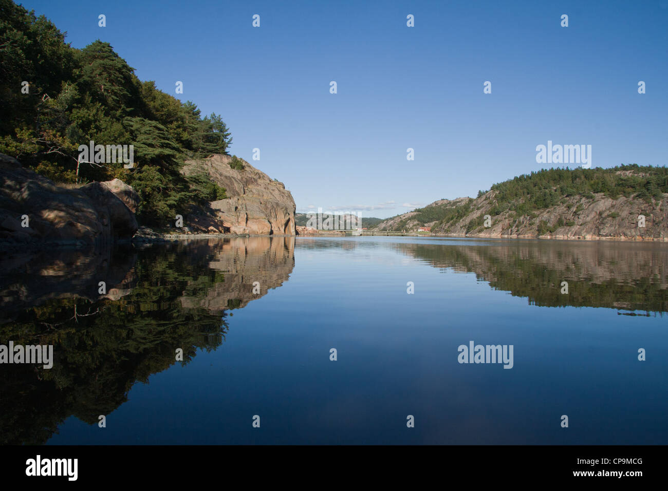Sky blue reflected water background hi-res stock photography and images ...