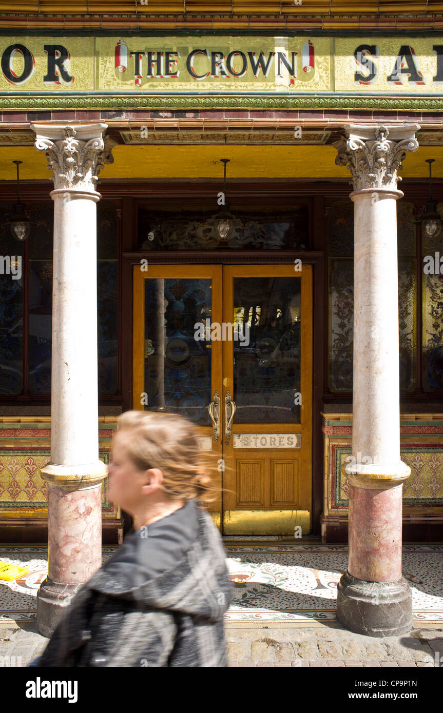 Crown Bar, Victoria Street, Belfast, Northern Ireland Stock Photo - Alamy