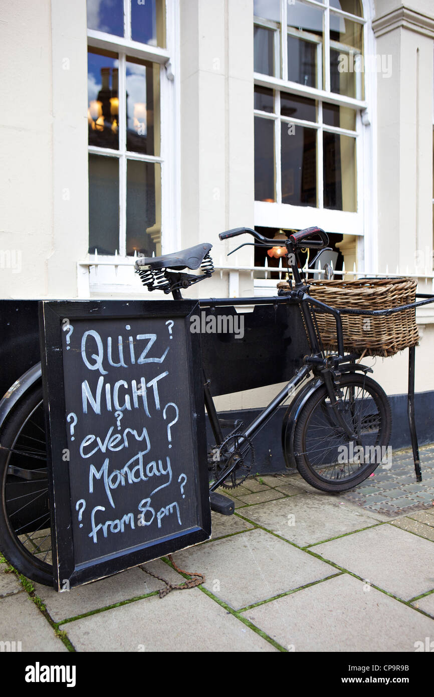 Pub quiz sign hi-res stock photography and images - Alamy