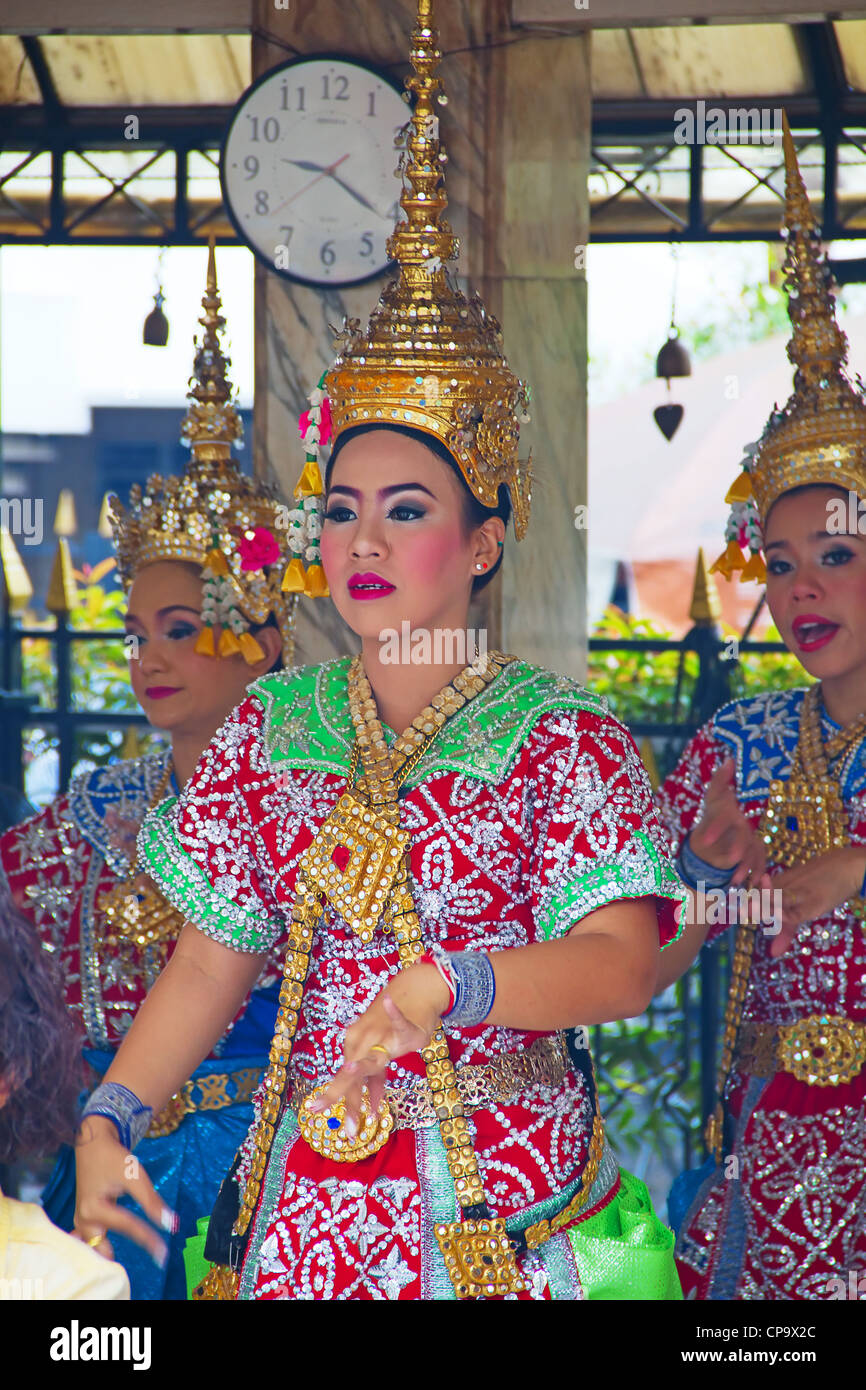 Artist performing dance in temple hi-res stock photography and images ...