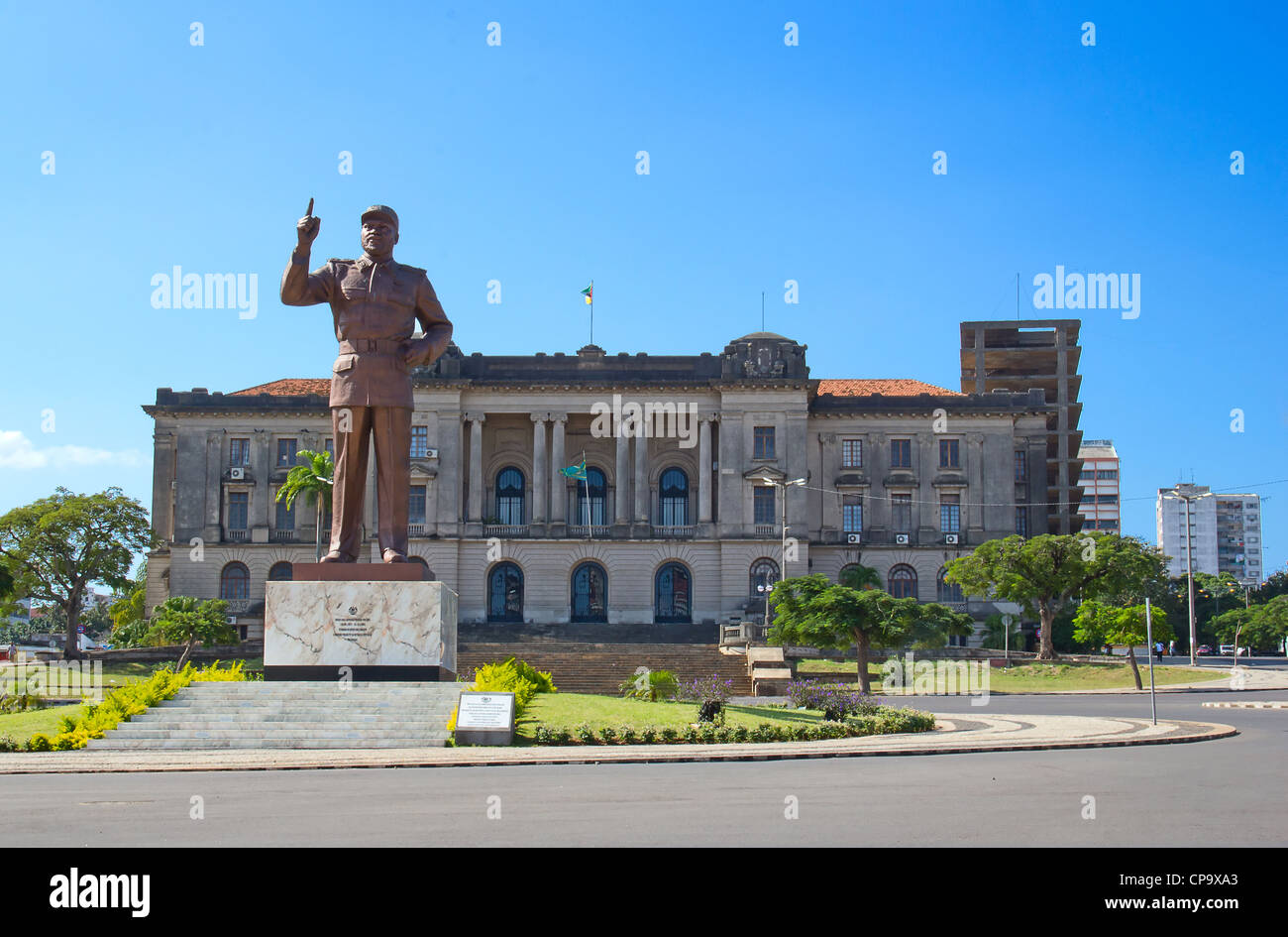 Statue in maputo hi-res stock photography and images - Alamy