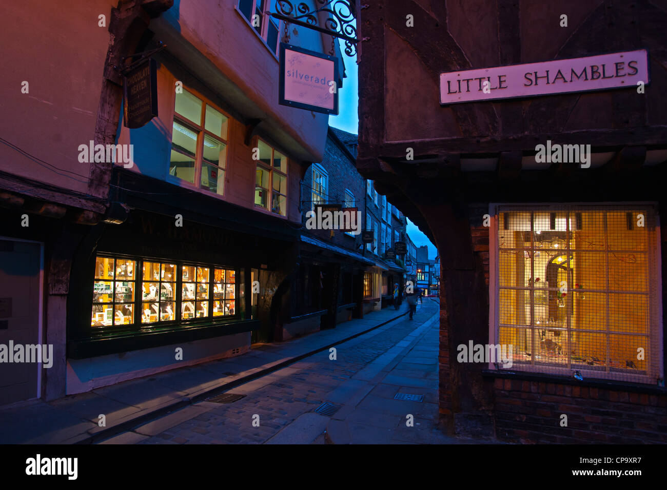 The shambles york night hi-res stock photography and images - Alamy
