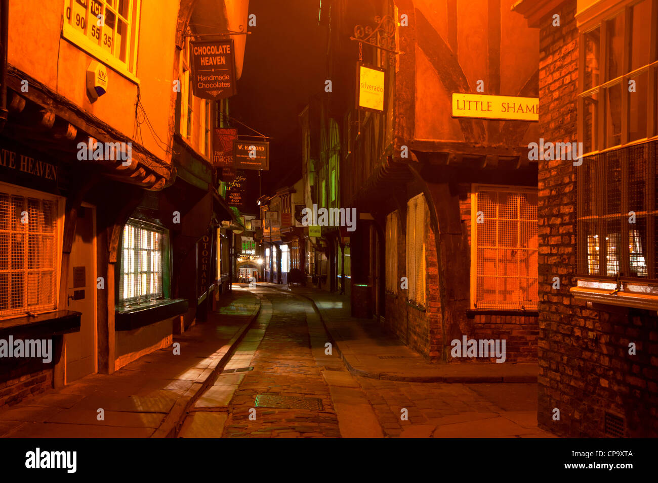 The shambles york night hi-res stock photography and images - Alamy