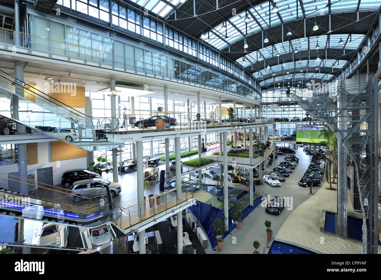 Berlin car mercedes benz maybach chrysler hi-res stock photography and ...