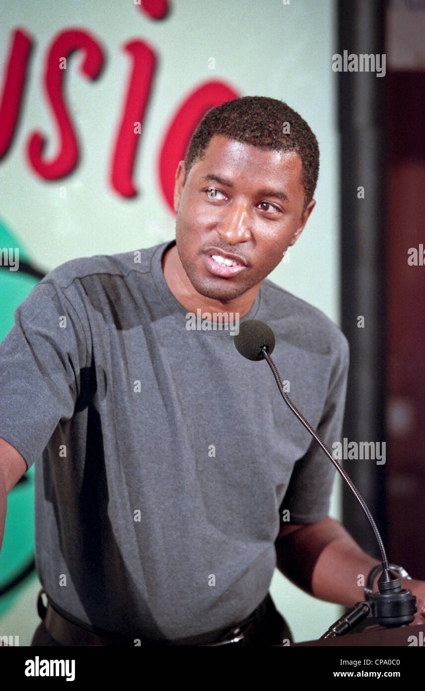 Babyface hi-res stock photography and images - Alamy