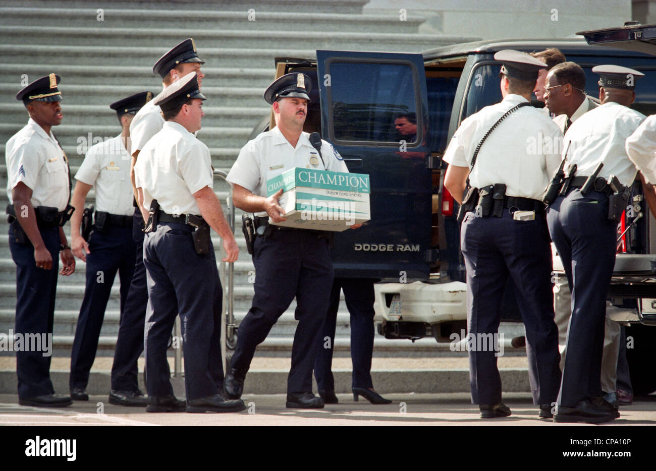 US Capitol Police under high security load copies of the Starr Report ...