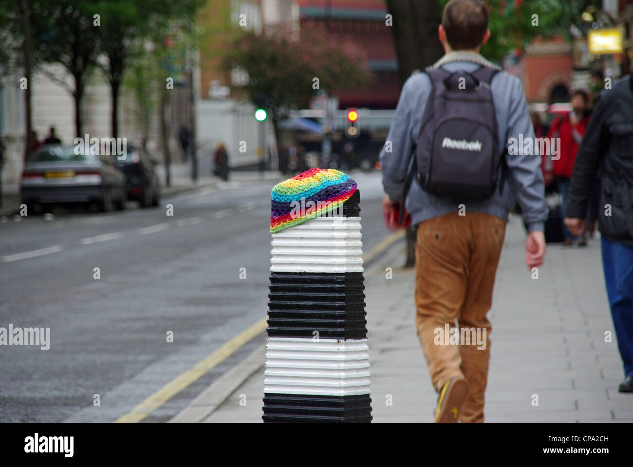 Man walking london street hi-res stock photography and images - Alamy