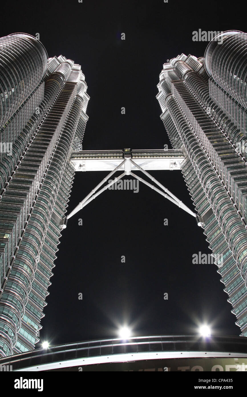 The Patronas Towers, Twin Towers, Kuala Lumpur, Malaysia at night Stock ...