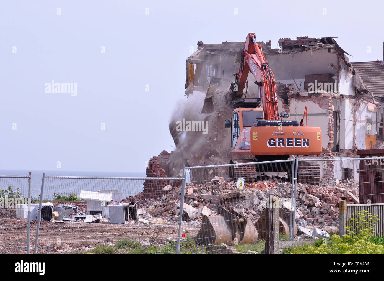Demolition of houses threatened by coastal erosion at Beach Road ...