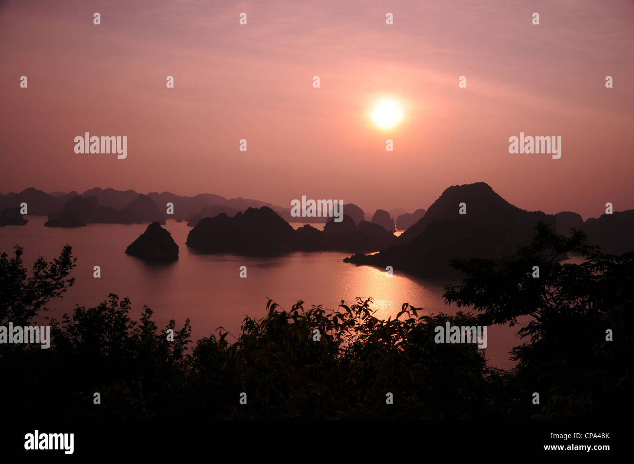 Vietnamese sunset hi-res stock photography and images - Alamy