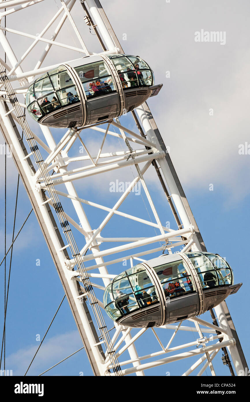 Two pods hi-res stock photography and images - Alamy