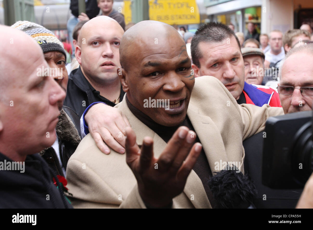 Heavyweight boxing champion champion mike hi-res stock photography and ...