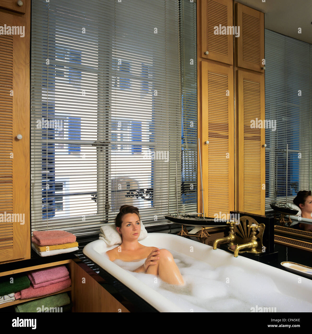 Woman bubble bath home alone hi-res stock photography and images - Alamy