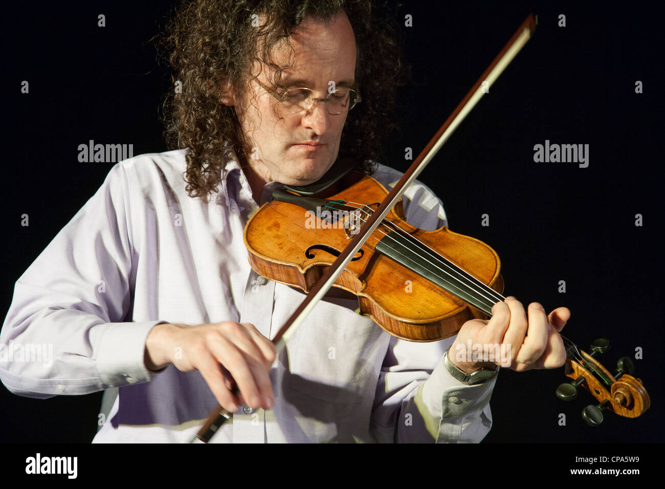 Traditional irish fiddle player hi-res stock photography and images - Alamy