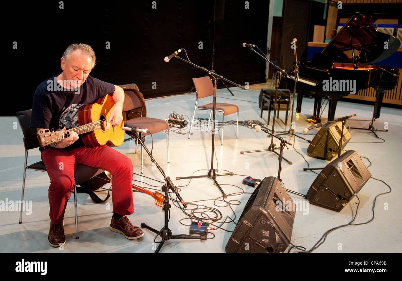 Donal lunny hi-res stock photography and images - Alamy
