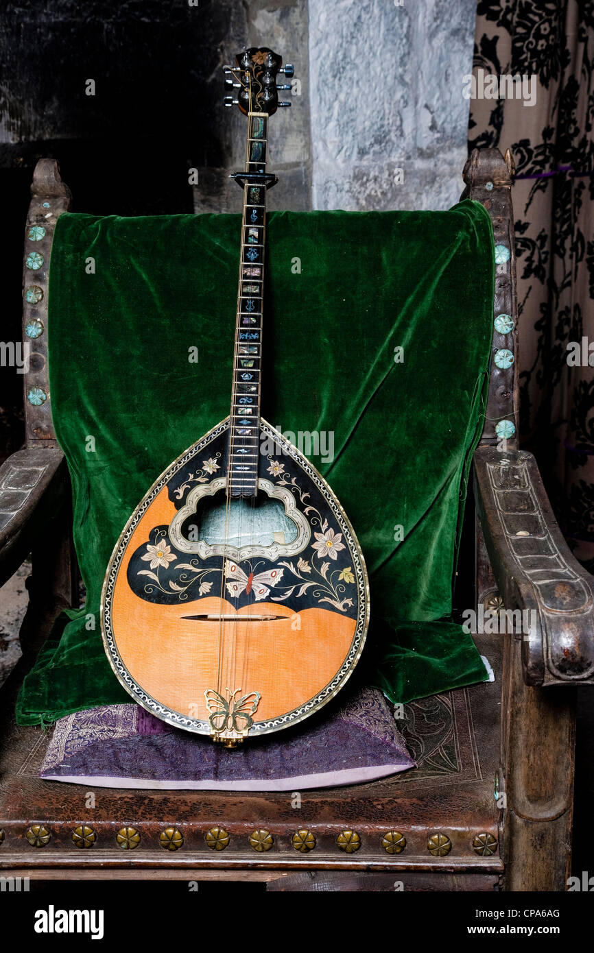 Traditional greek musical instruments hi-res stock photography and ...