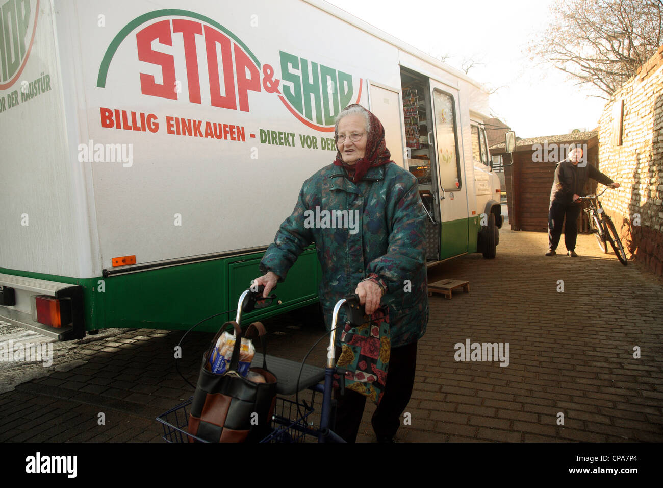 Village grocery store hi-res stock photography and images - Alamy