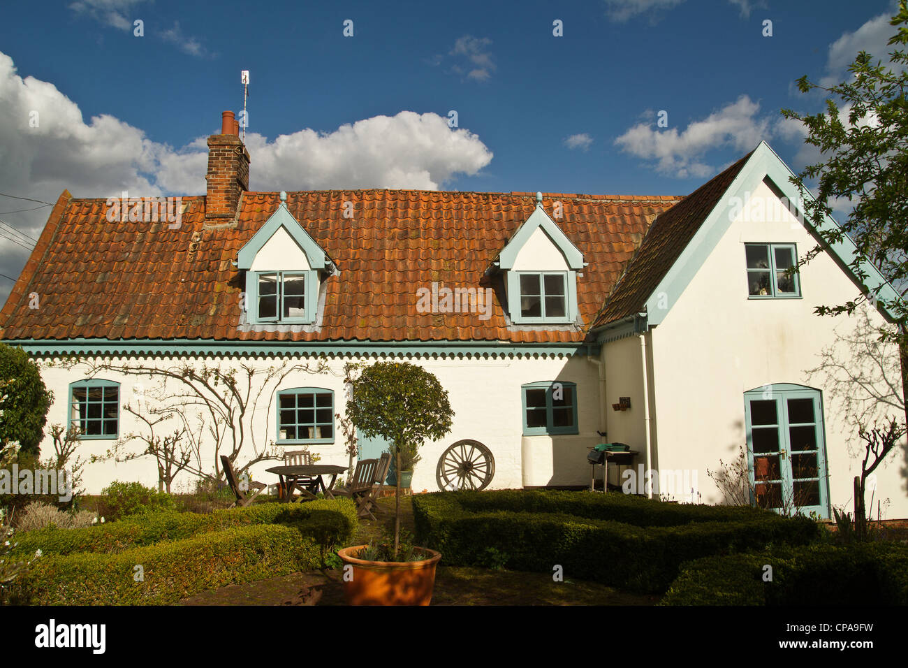 Suffolk cottage slate hi-res stock photography and images - Alamy