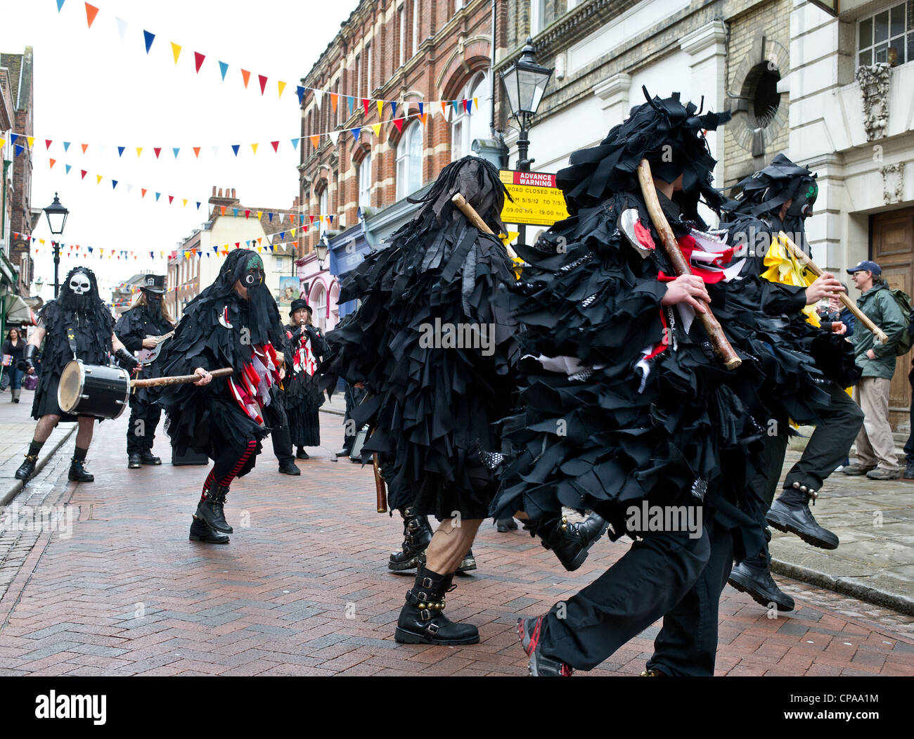 Mythago Border Morris dancing at the Sweeps Festival i Rochester Kent ...