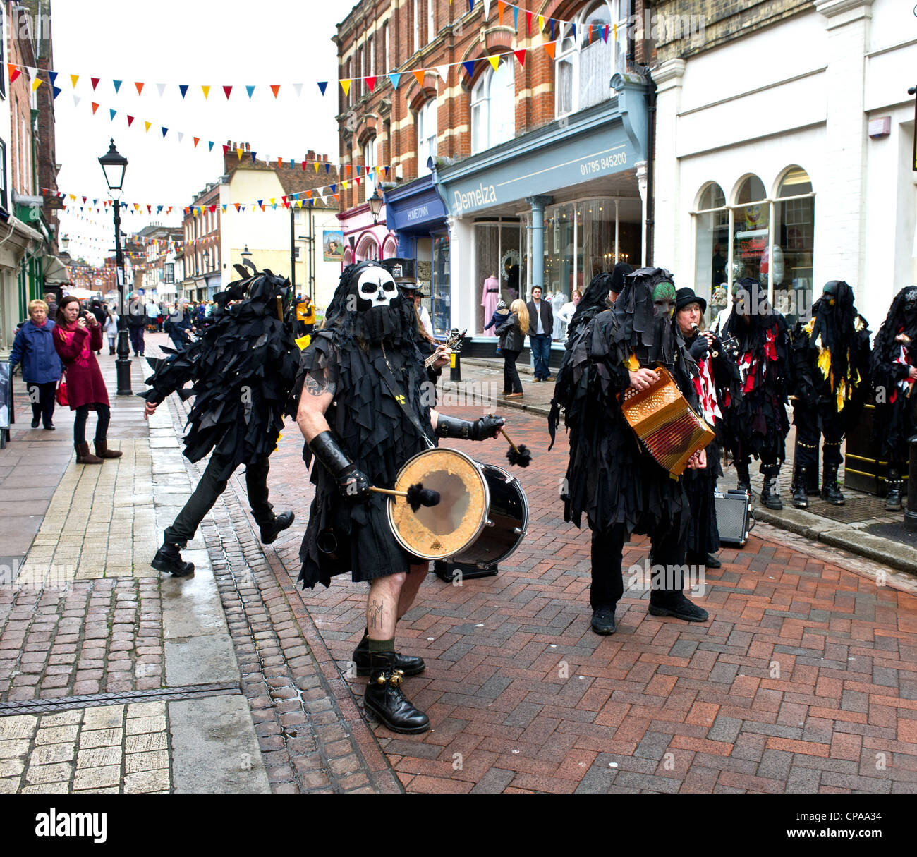 Mythago Border Morris dancing at the Sweeps Festival i Rochester Kent ...