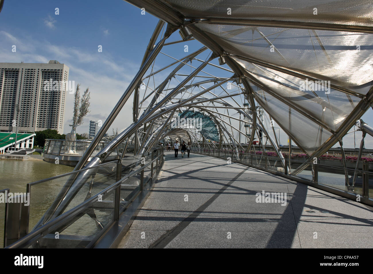 Helix suspension bridge, Marina Bay, Singapore Stock Photo - Alamy