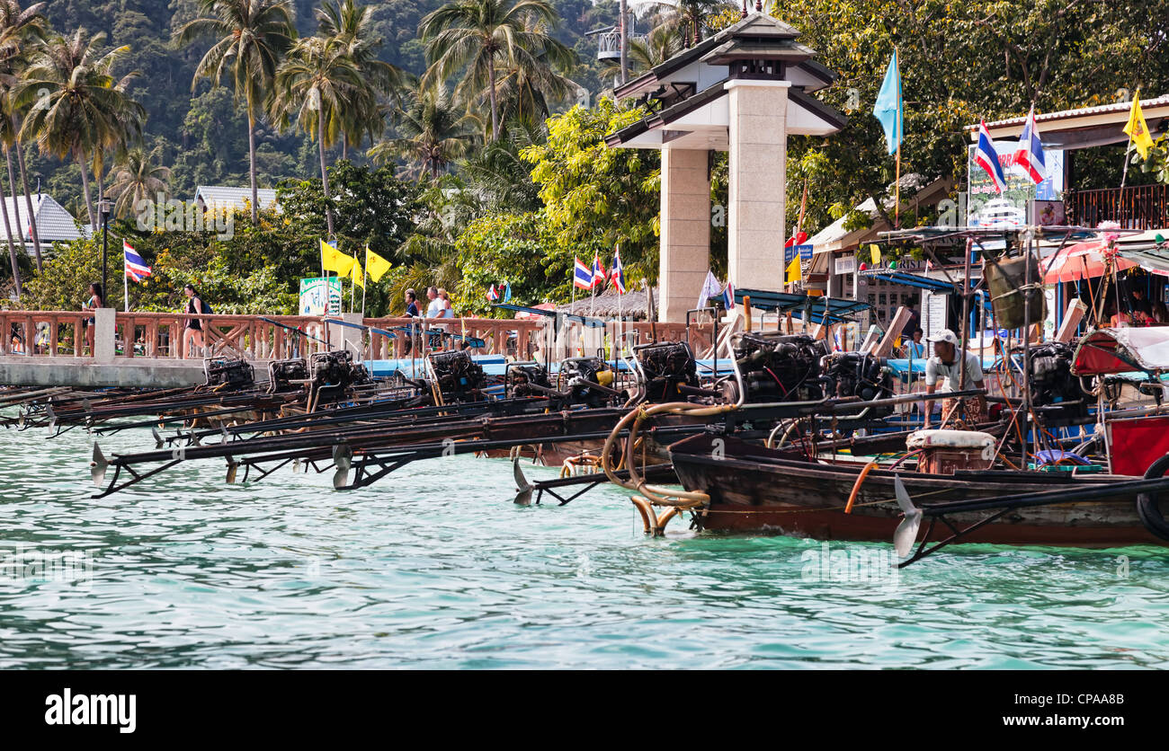 Traditional thai longboats hi-res stock photography and images - Alamy