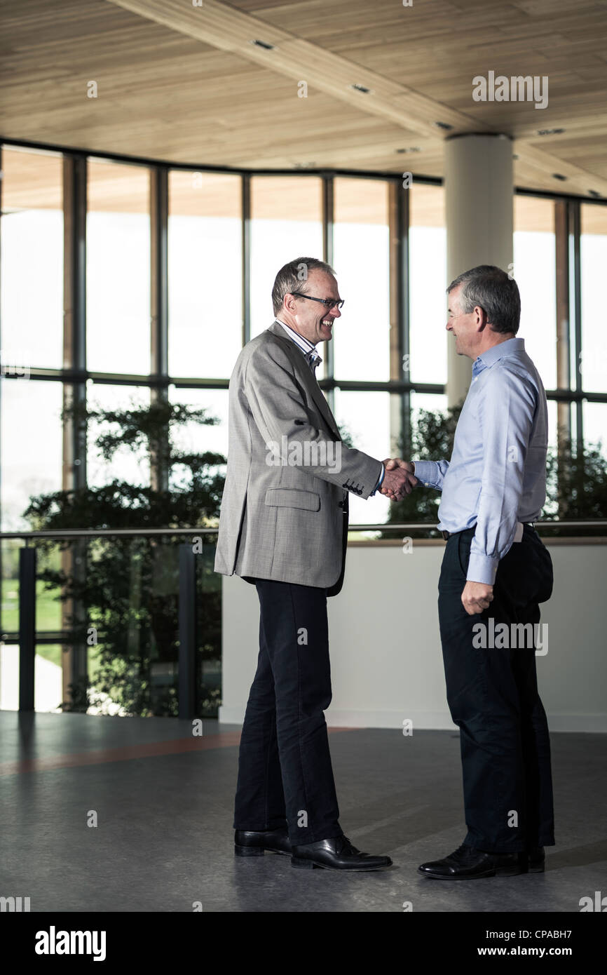 Deal done handshake hi-res stock photography and images - Alamy