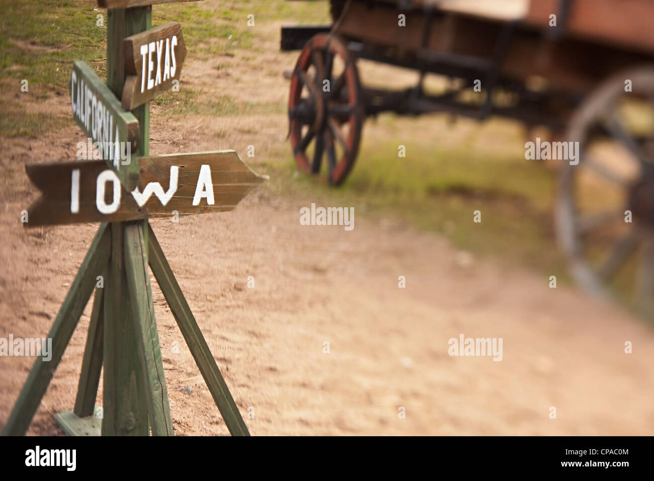 Iowa road sign hi-res stock photography and images - Alamy