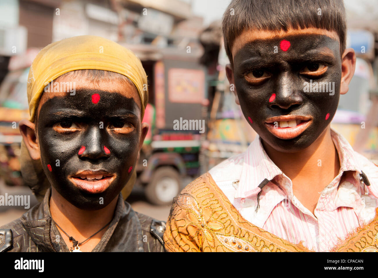 Face painting for miners festival in Jharia, Dhanbad, Jharkhand, India ...