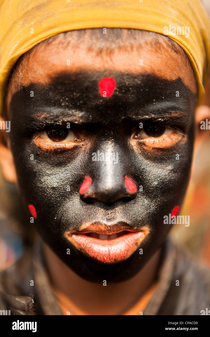 Face painting for miners festival in Jharia, Dhanbad, Jharkhand, India ...