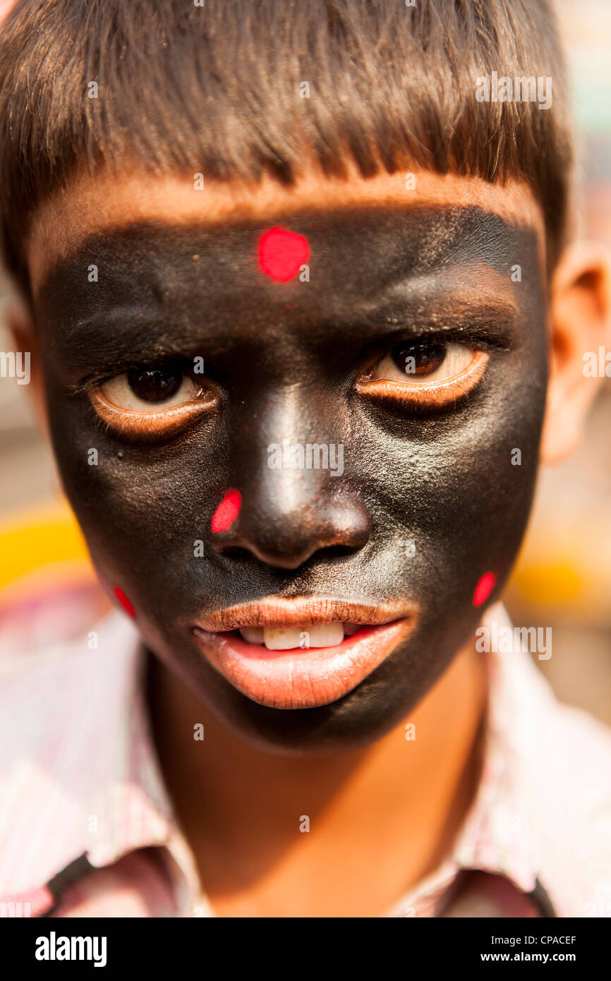 Face painting for miners festival in Jharia, Dhanbad, Jharkhand, India ...
