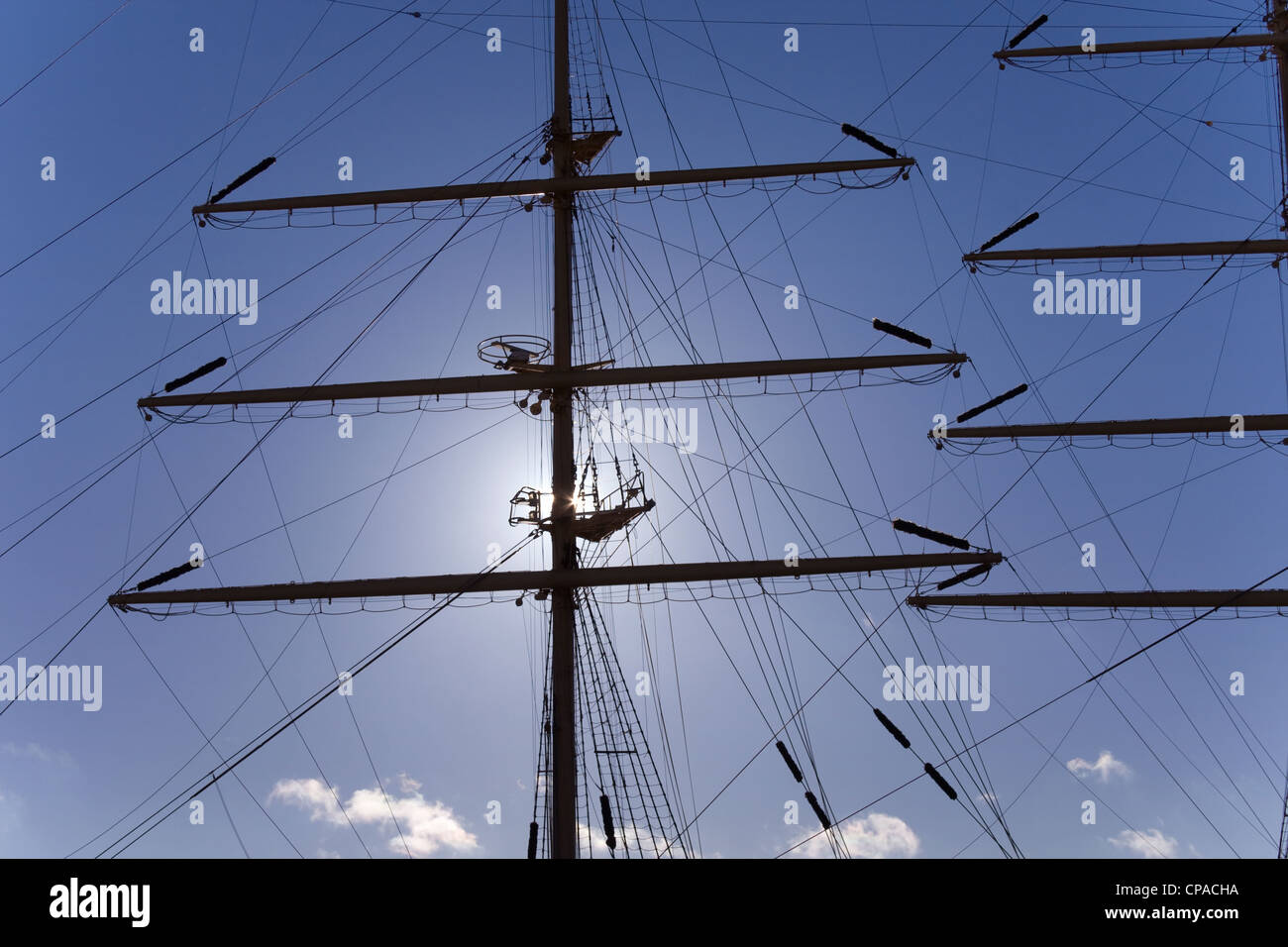 Ship mast silhouette hi-res stock photography and images - Alamy