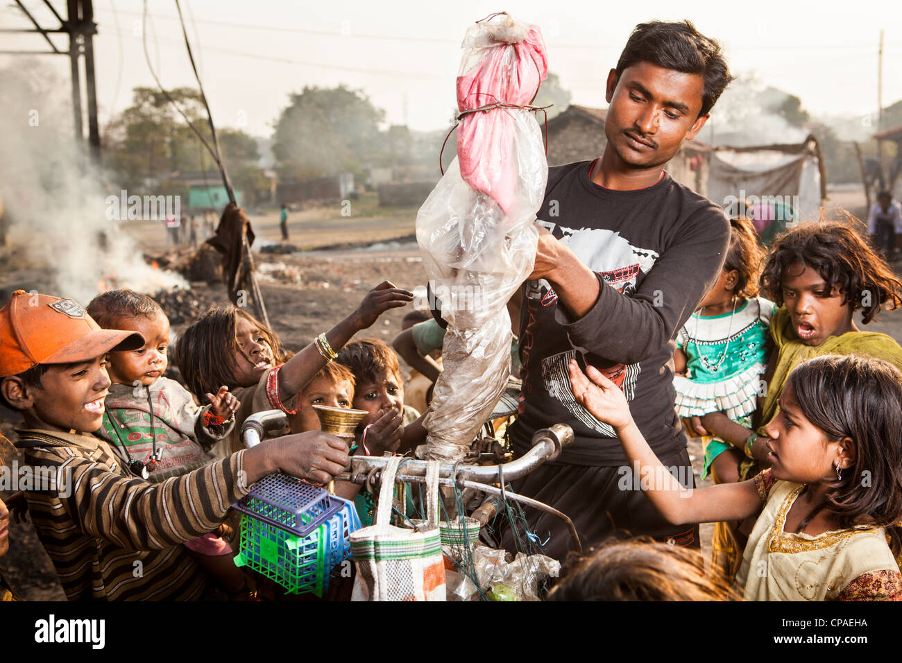 Bicycle vendor confectioner in Jharia, Dhanbad, Jharkhand, India Stock ...