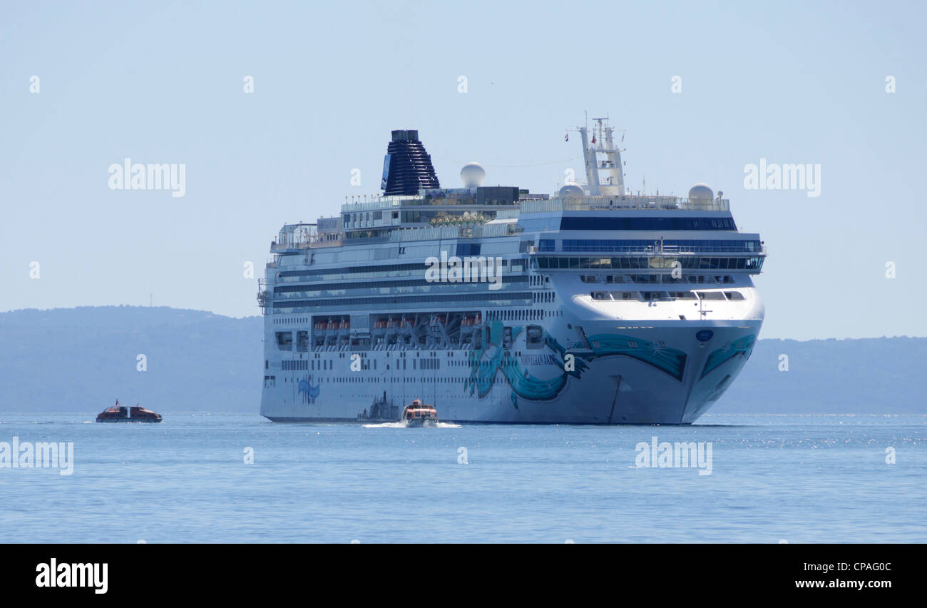 Norwegian Jade cruise ship Stock Photo - Alamy