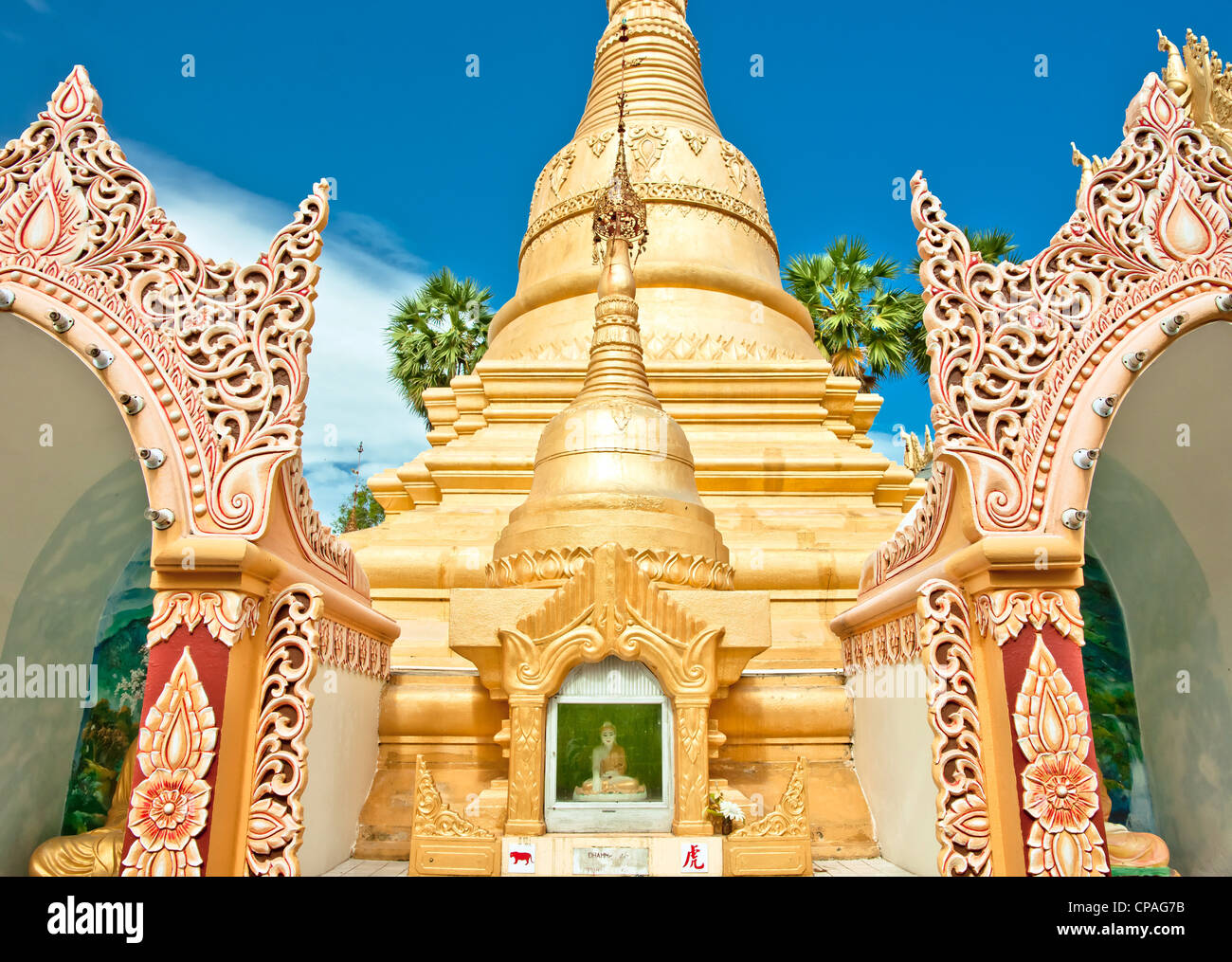 golden buddhist temple shrine in penang malaysia Stock Photo - Alamy