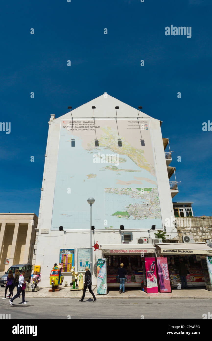 Map of split hi-res stock photography and images - Alamy