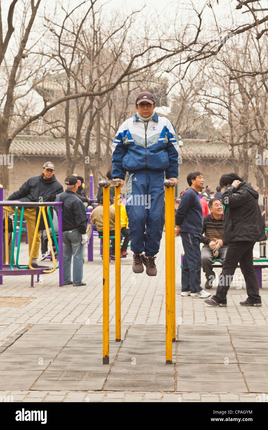 Temple of heaven beijing exercise hi-res stock photography and images ...