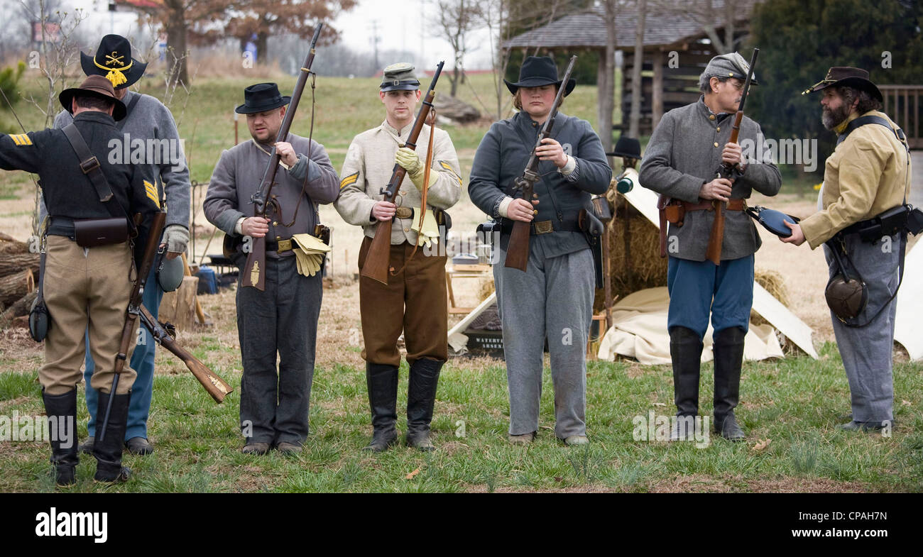 USA, Tennessee, Parkers Crossroad State Park. Reenactors of the 7th ...