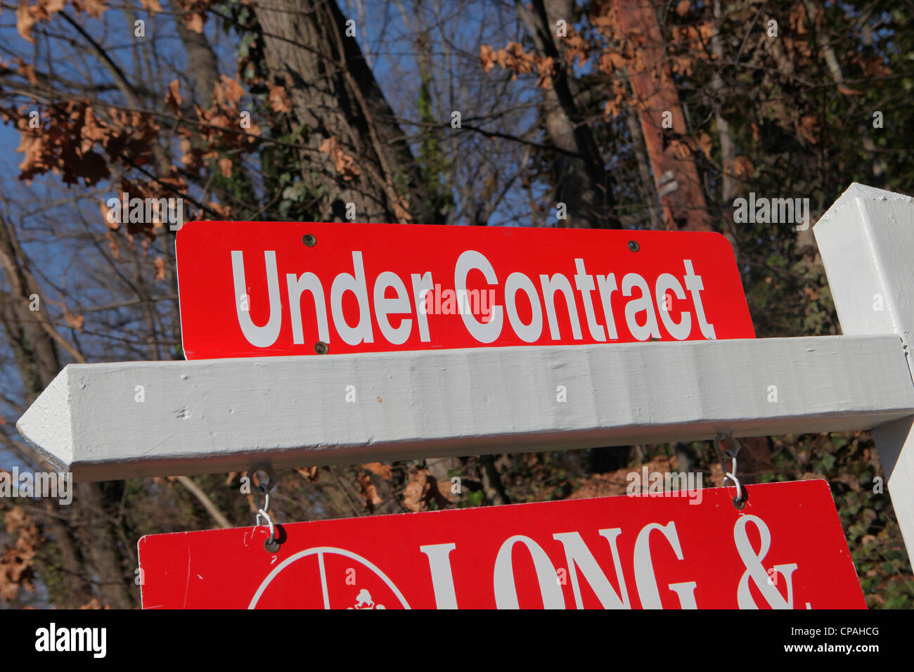 Under contract sign hi-res stock photography and images - Alamy